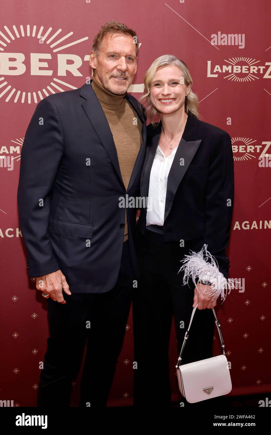 Schauspieler Ralf Moeller und Fechterin Britta Heidemann bei der ...