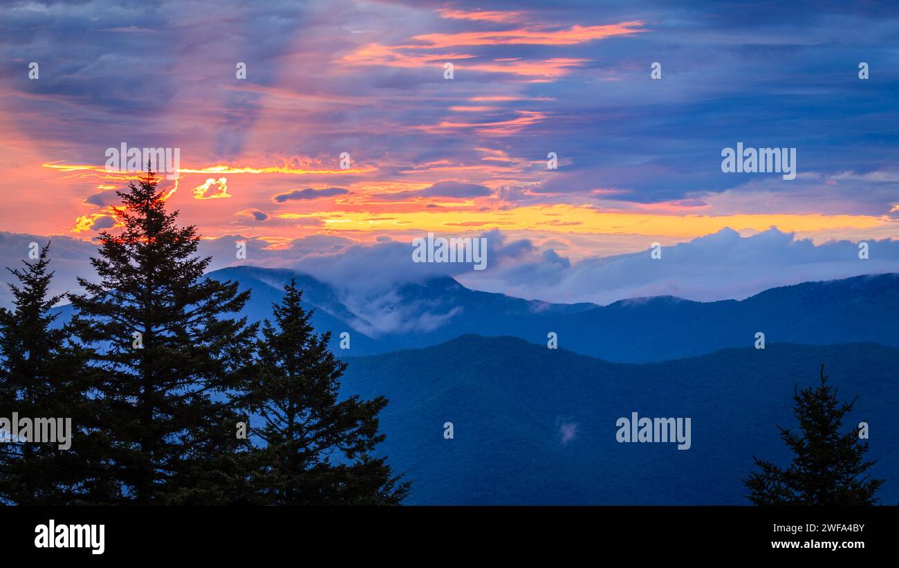 Scenic sunrise in Smokey Mountains viewed from Blue Ridge Parkway Stock ...