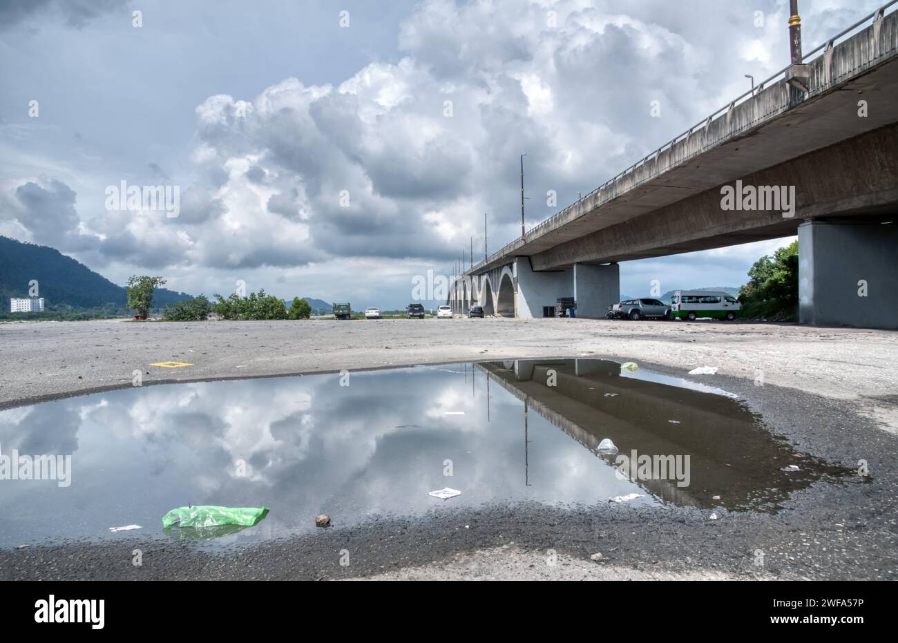 Reflective column hi-res stock photography and images - Alamy