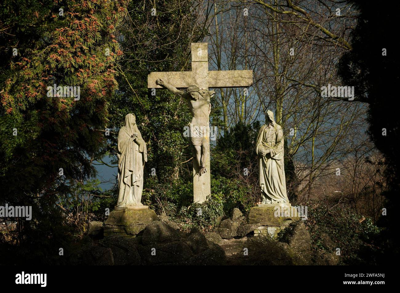 Destruction damaged statue cross religion hi-res stock photography and ...