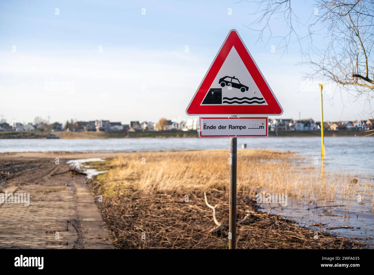 Warning sign End of road Stock Photo - Alamy