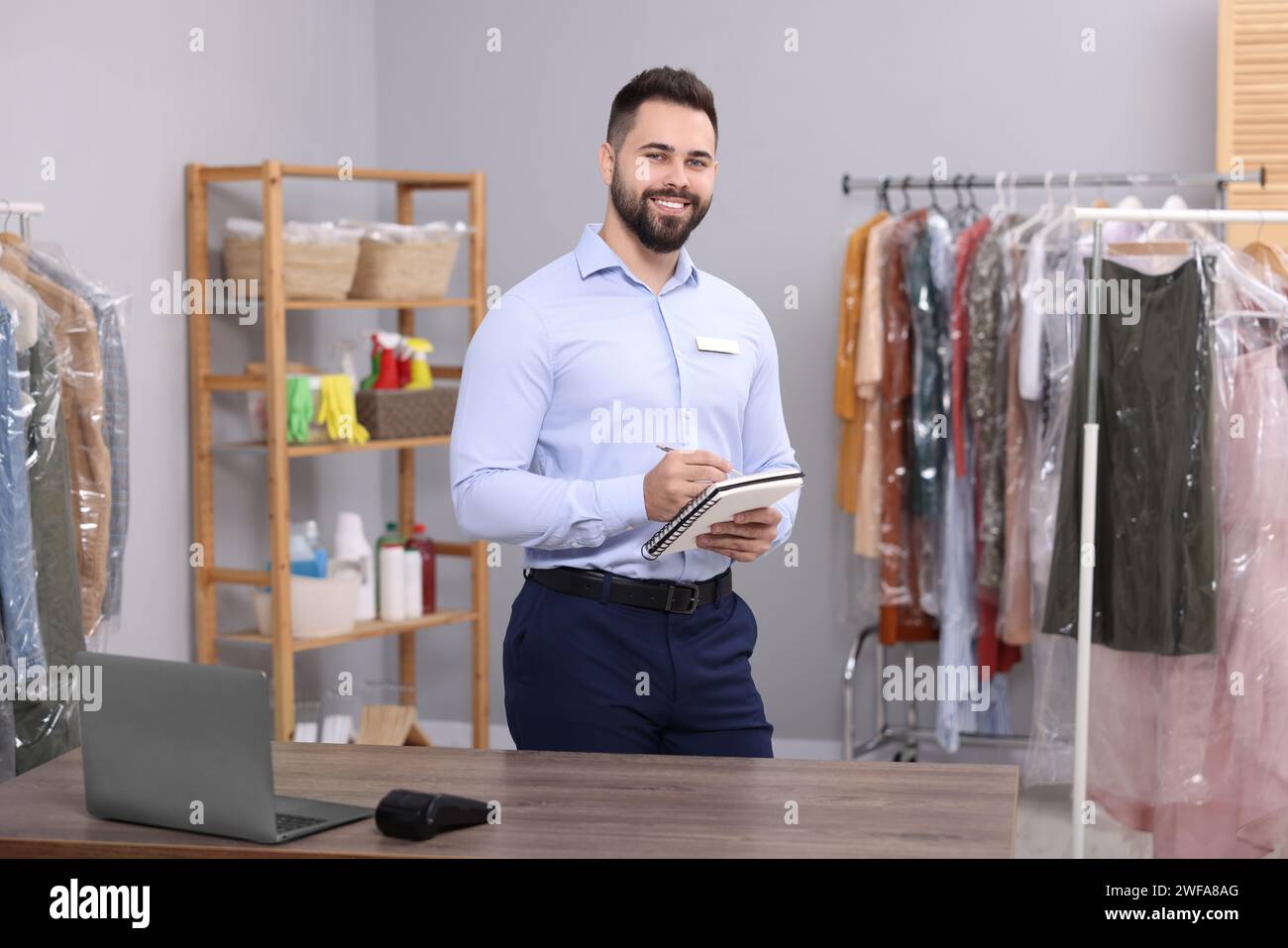 Tidy workplace laptop notes hi-res stock photography and images - Alamy