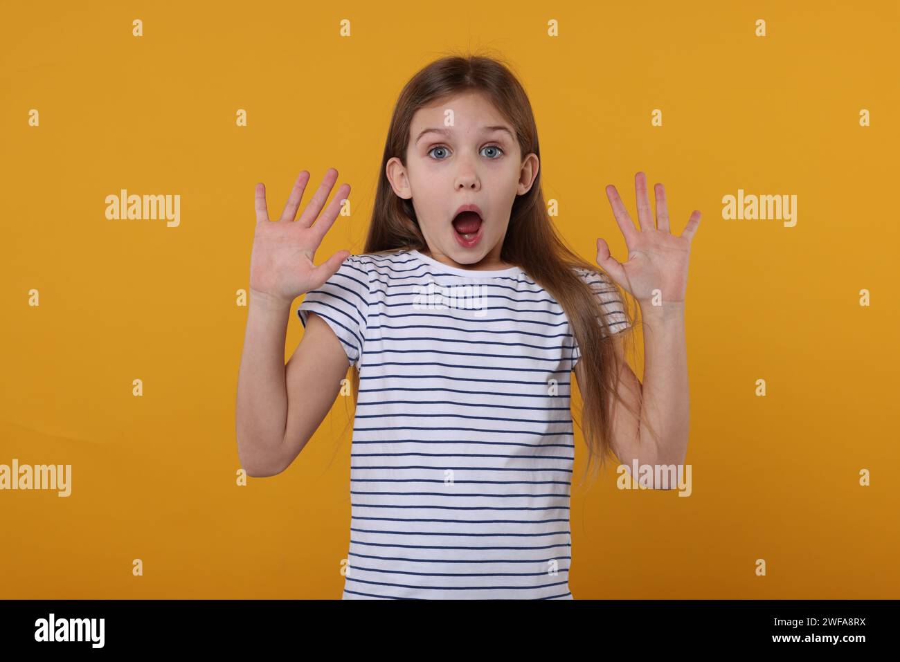 Tween girl face surprised hi-res stock photography and images - Alamy