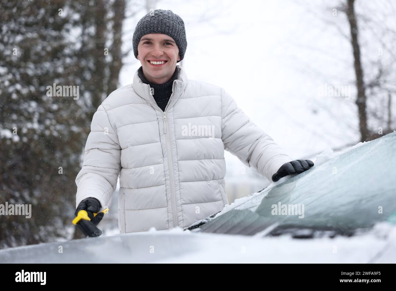 Frosty car hood hi-res stock photography and images - Alamy