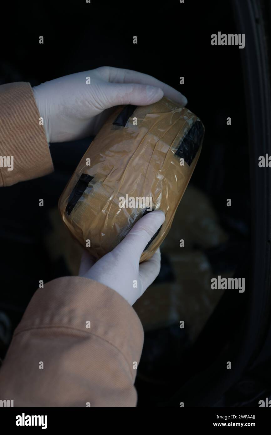 Narcotics detective hi-res stock photography and images - Alamy