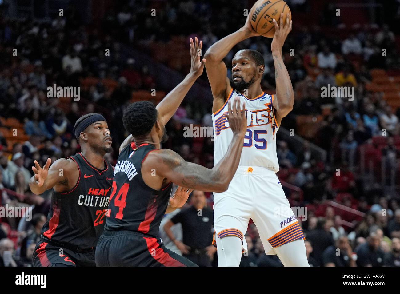Phoenix Suns forward Kevin Durant (35) looks for an opening past Miami ...