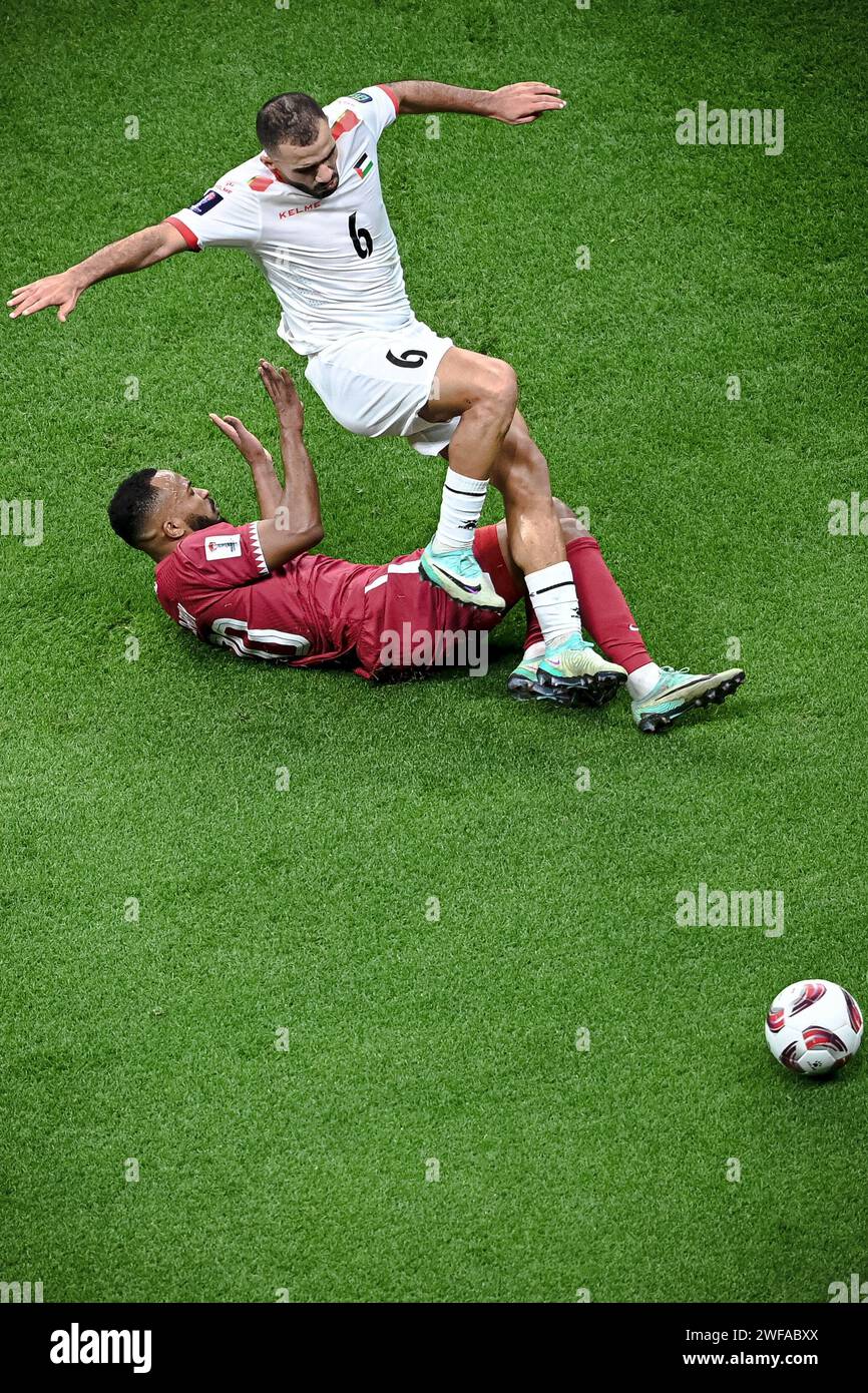 Doha, Qatar. 29th Jan, 2024. Oday Kharoub (R) of Palestine vies with Ahmed Fathy Abdoulla of ...