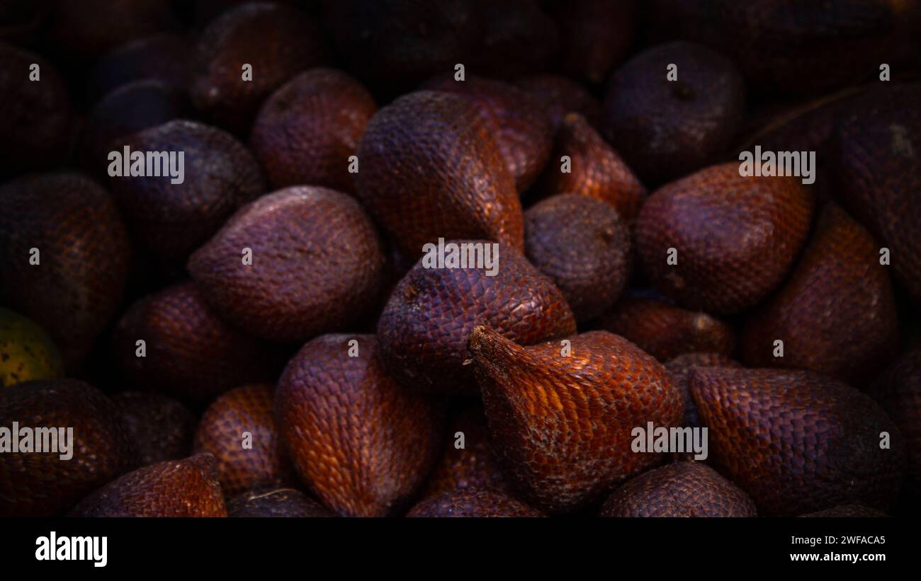 Snake fruit for sale hi-res stock photography and images - Alamy