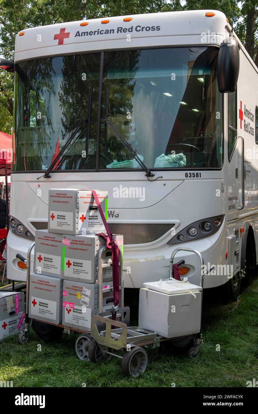 American red cross emergency services hi-res stock photography and ...