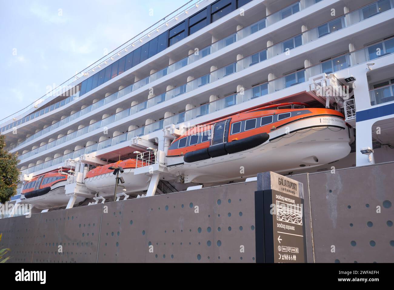 River pilots hi-res stock photography and images - Alamy