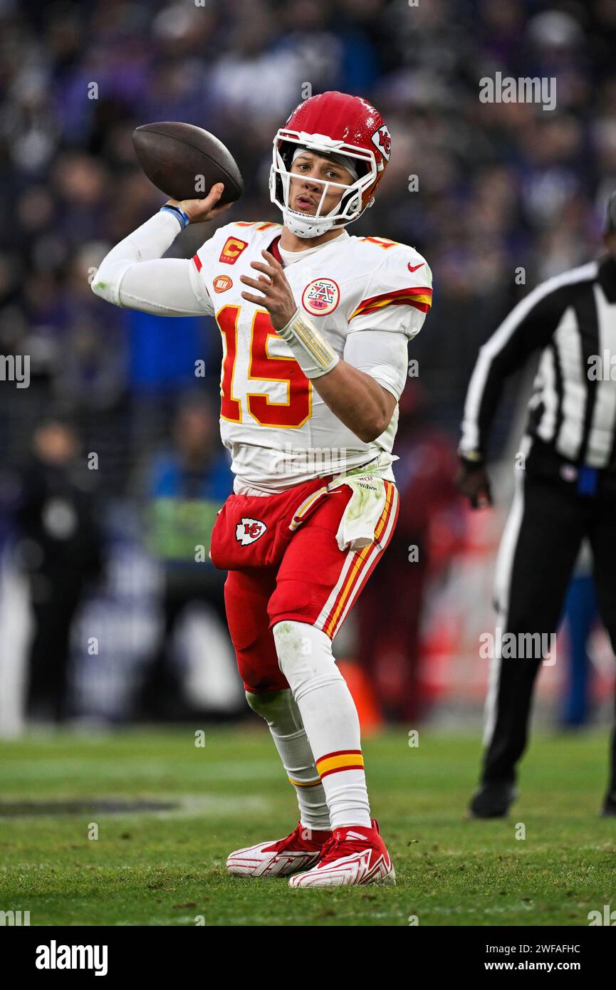 Kansas City Chiefs quarterback Patrick Mahomes (15) throws a pass ...