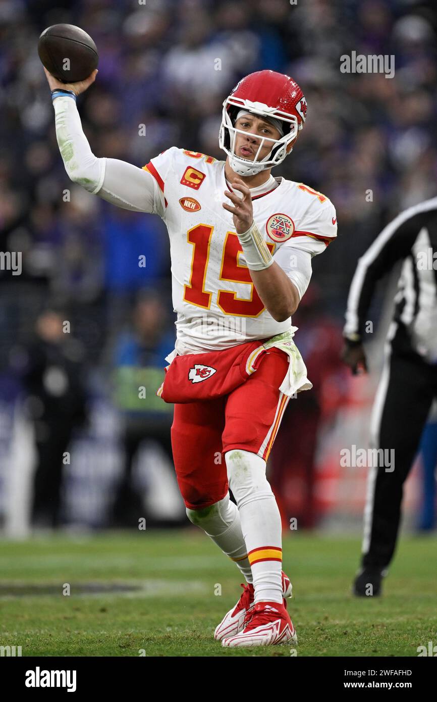 Kansas City Chiefs quarterback Patrick Mahomes (15) throws a pass ...