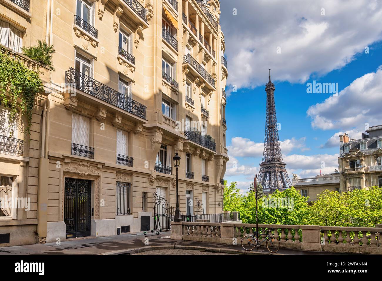 Old paris skyline hi-res stock photography and images - Alamy