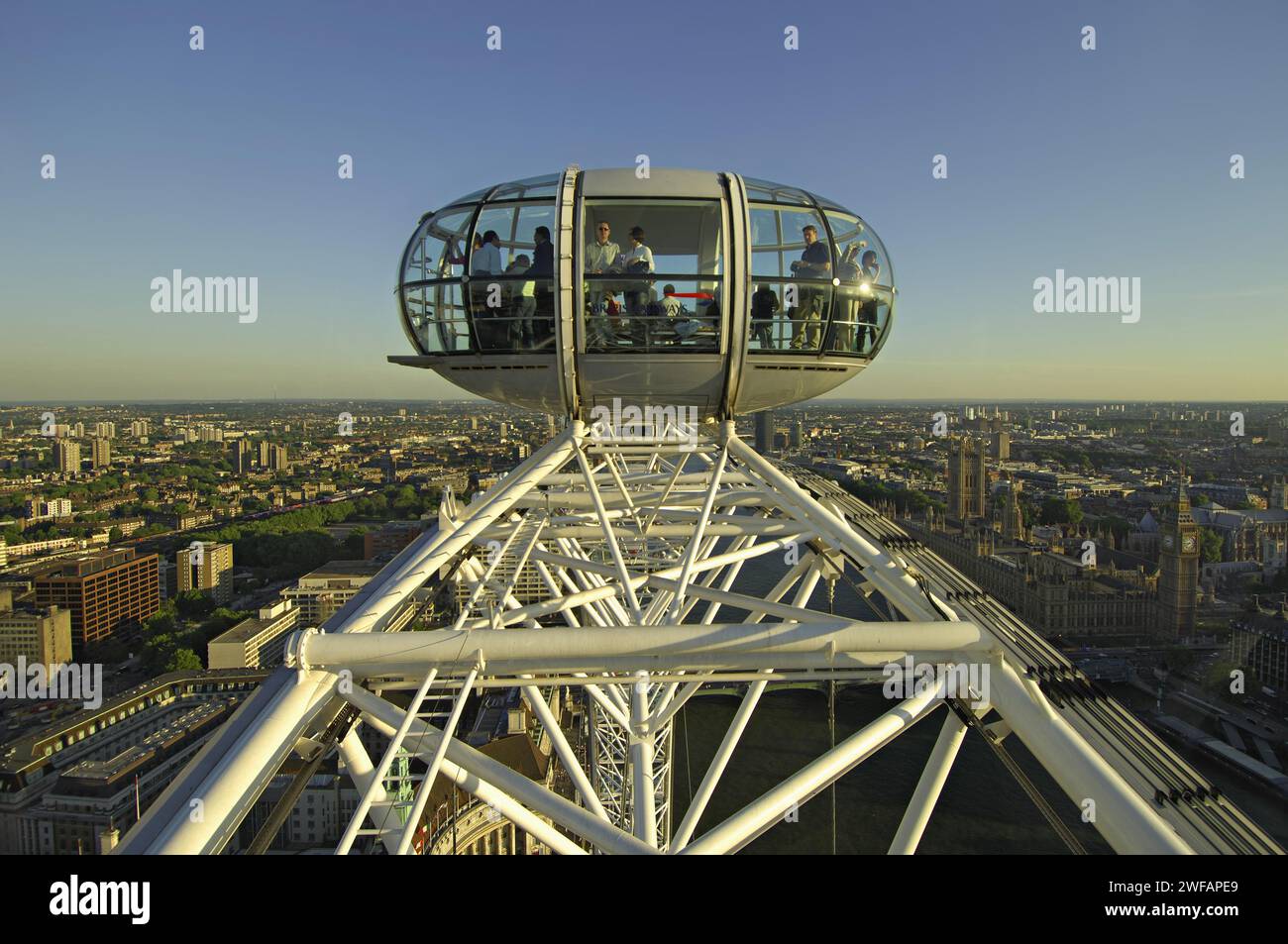 Close-up on a section of the main wheel and one of the passenger cabins ...