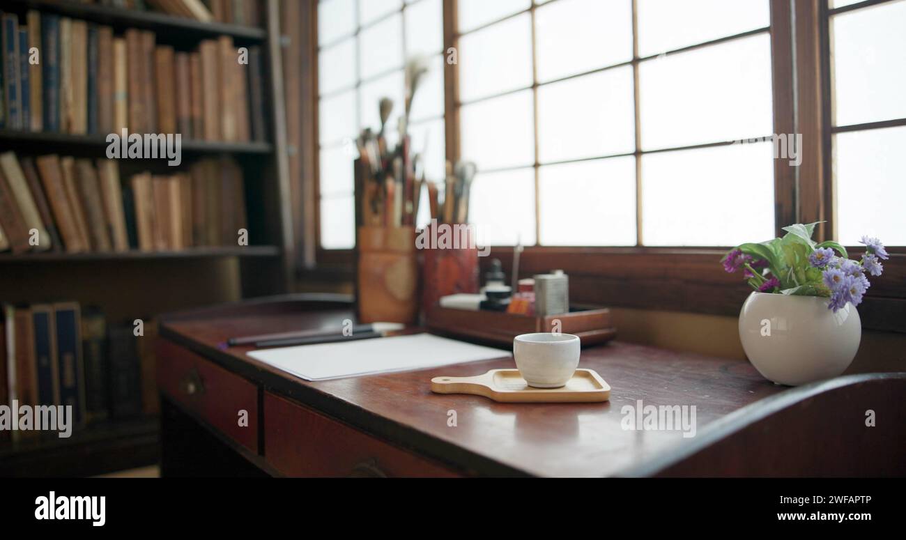 Ancient japanese drawing of pot hi-res stock photography and images - Alamy