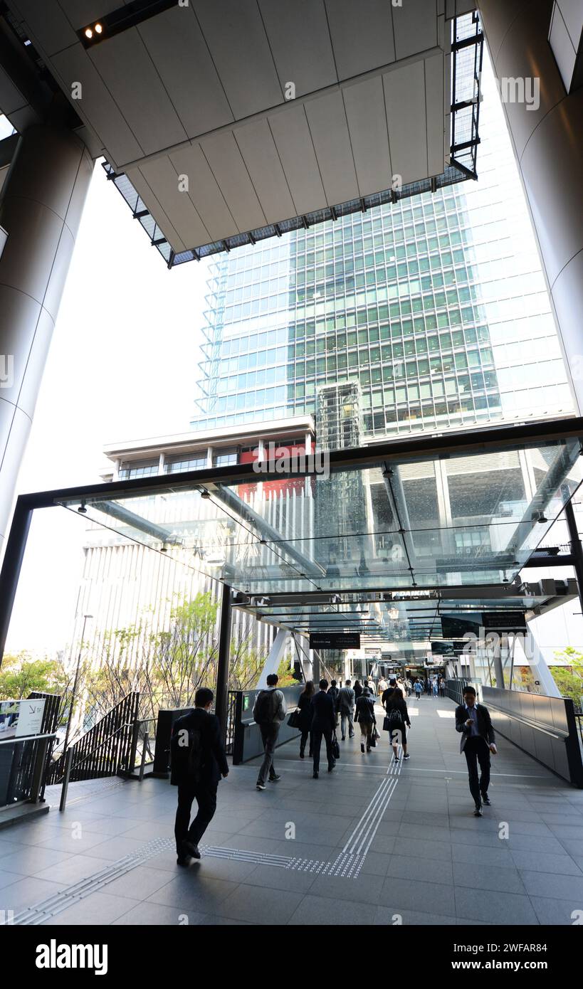 A modern pedestrian bridge connecting the Grand Front Plaza with the ...