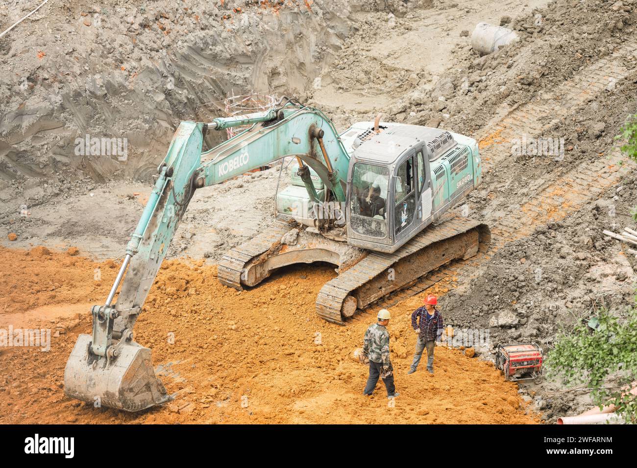 Excavator digging the land Stock Photo - Alamy