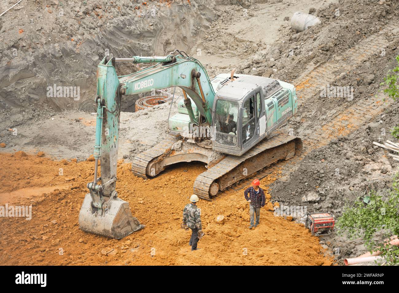 Excavator digging the land Stock Photo - Alamy