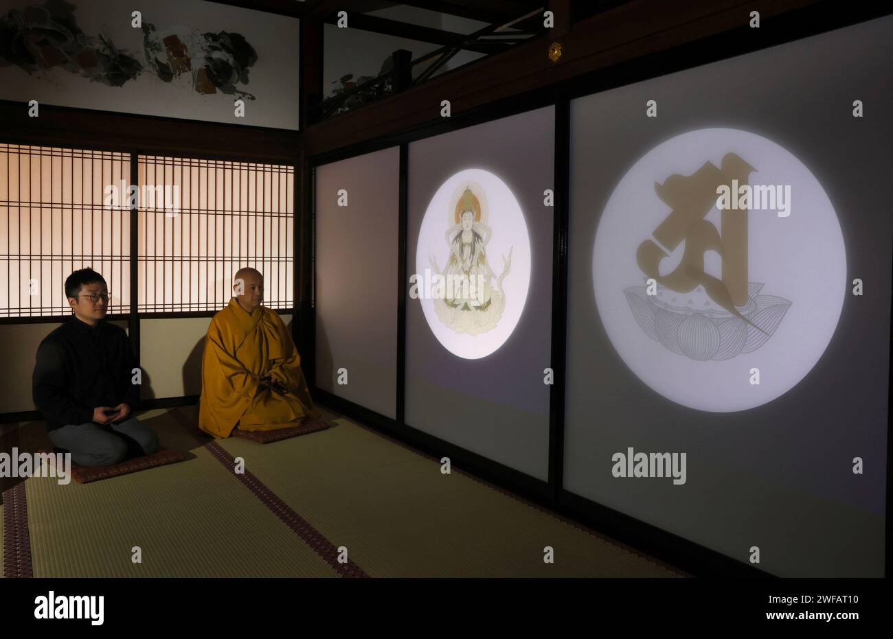 A photo shows a tour to experience "Ajikan" with the monks at To-ji ...