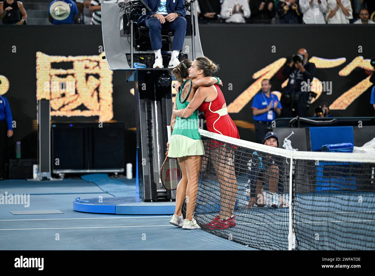 Melbourne, Australie. 27th Jan, 2024. Aryna Sabalenka and Zheng Qinwen during the Australian ...