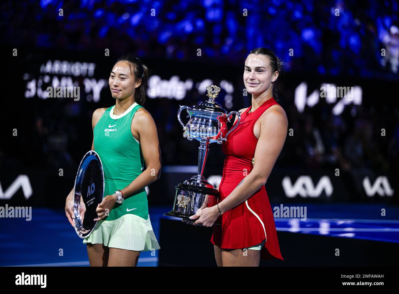 Melbourne, Australie. 27th Jan, 2024. Aryna Sabalenka and Zheng Qinwen during the Australian ...