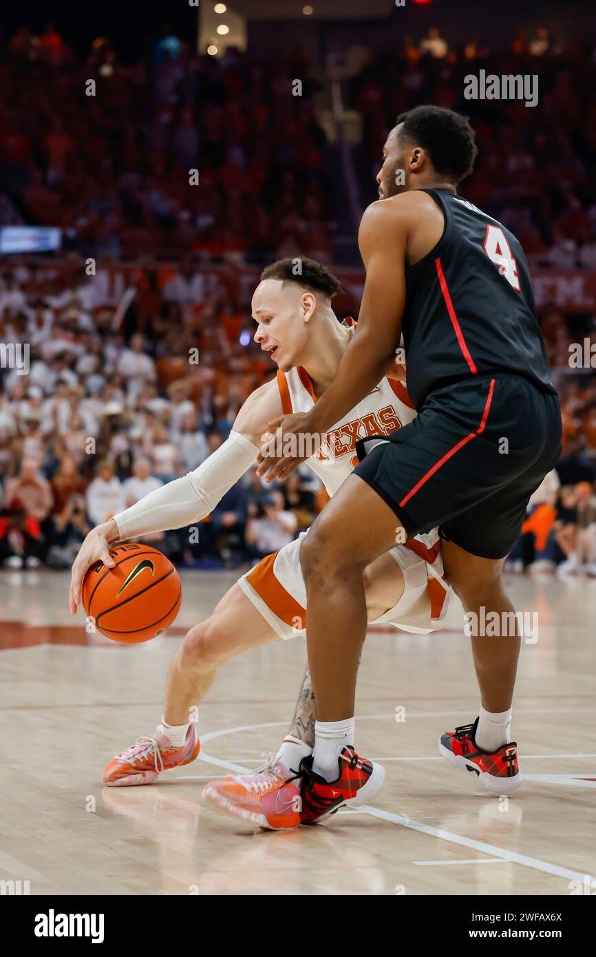 AUSTIN, TX - JANUARY 29: Texas Longhorns guard Chendall Weaver (2) is ...