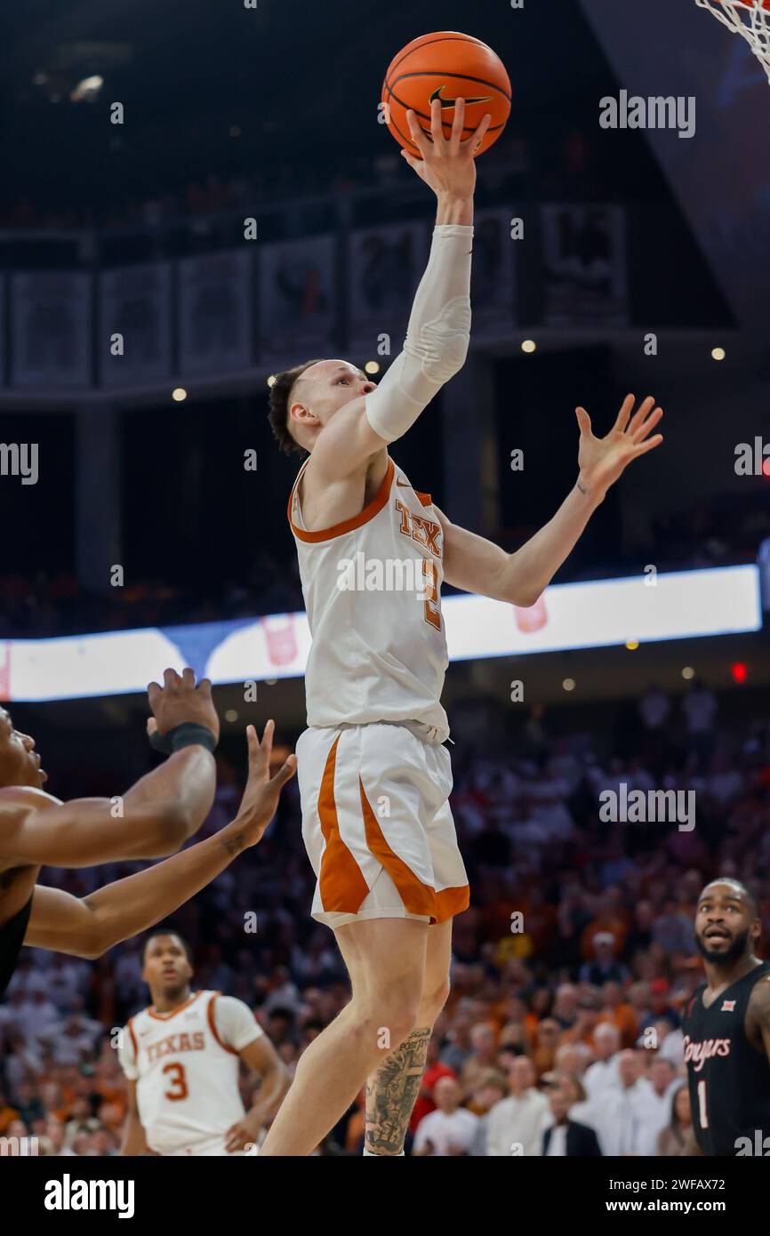 AUSTIN, TX - JANUARY 29: Texas Longhorns guard Chendall Weaver (2 ...