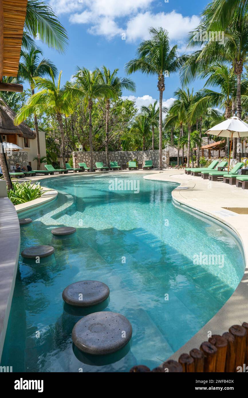 Inviting shape hi-res stock photography and images - Alamy