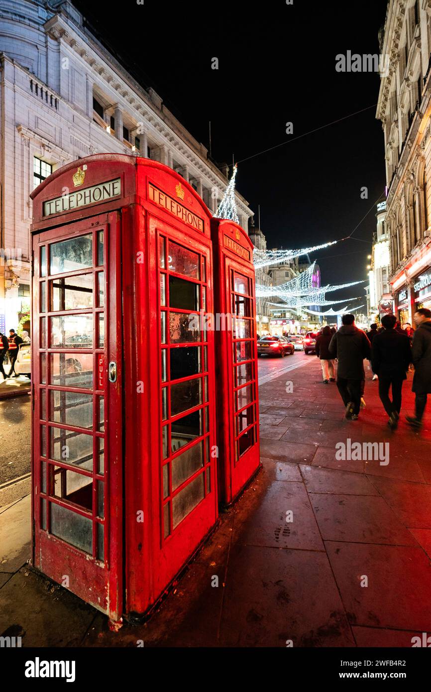 Red telephone booth london night hi-res stock photography and images ...