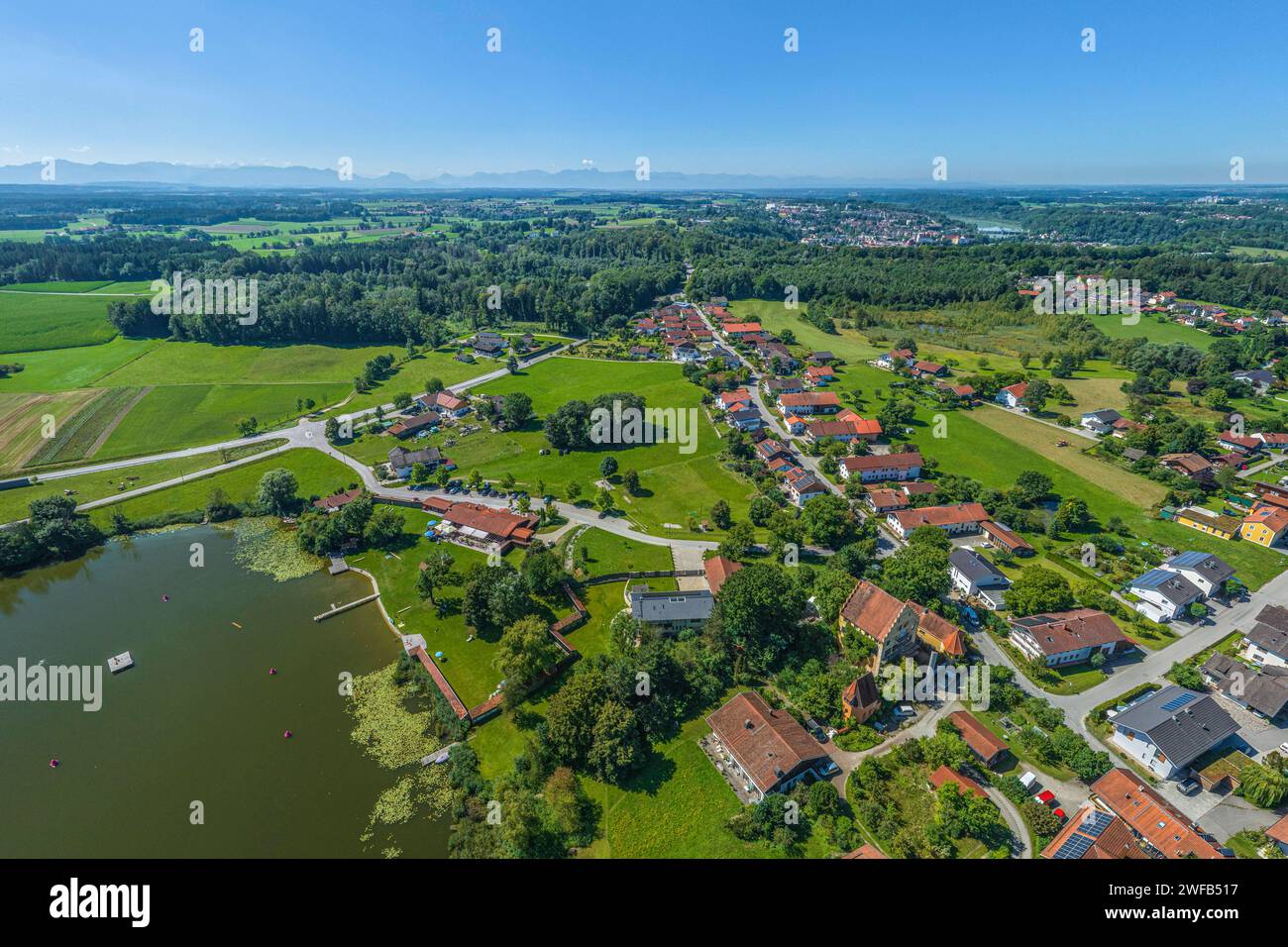 Idyllische Naturlandschaft rund um den Penzinger See in Oberbayern ...