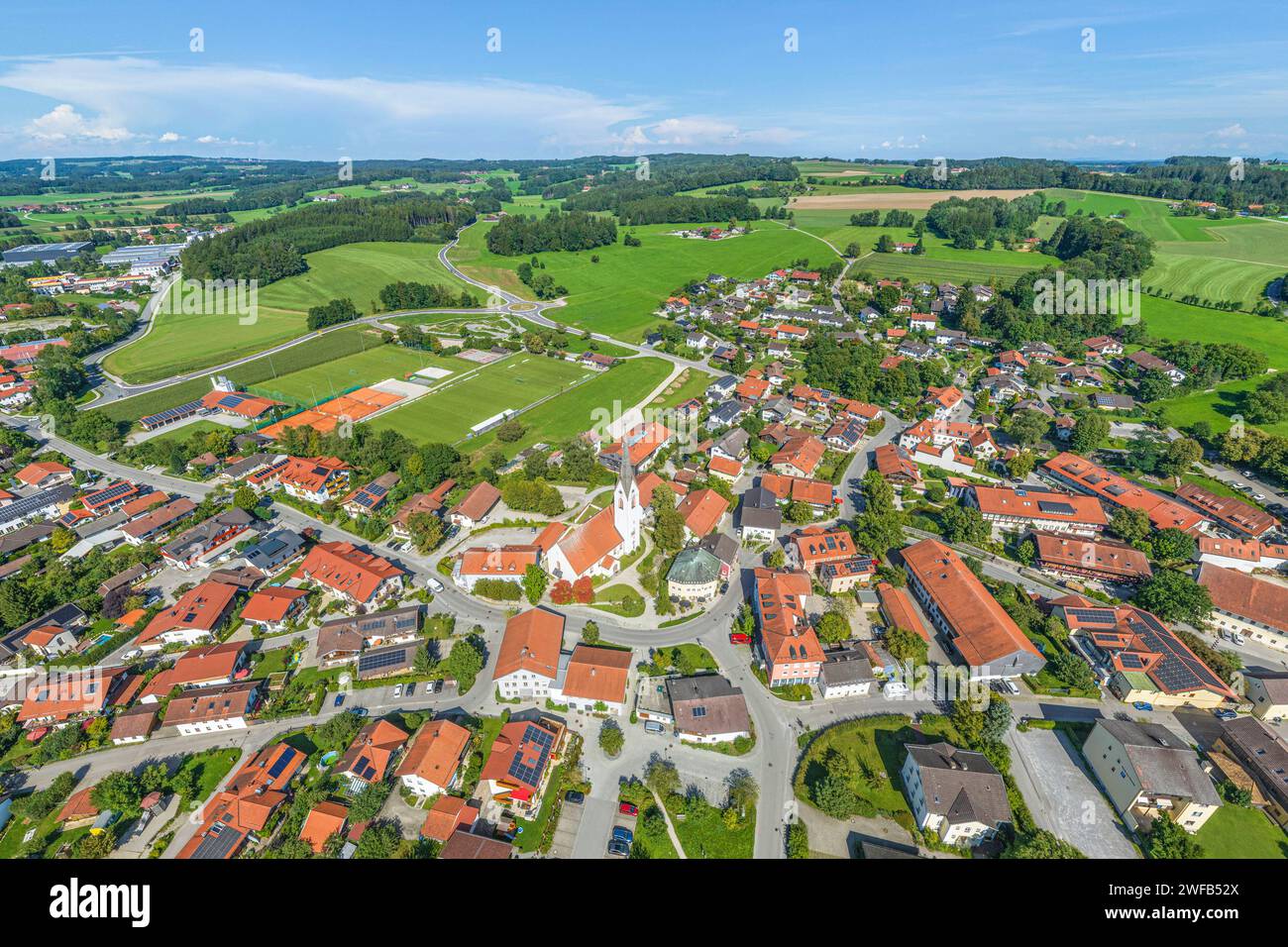Die Gemeinde Amerang im oberbayerischen Chiemgau von oben Ausblick auf ...