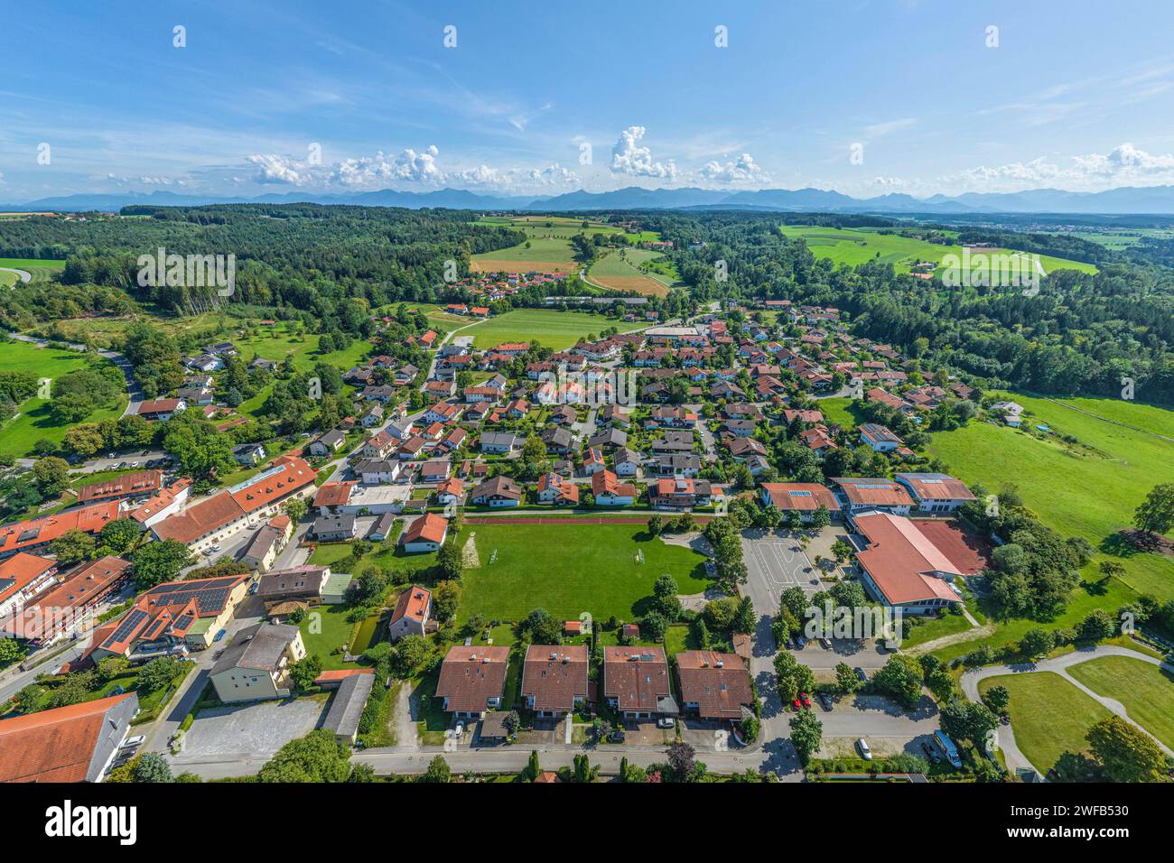 Die Gemeinde Amerang im oberbayerischen Chiemgau von oben Ausblick auf ...