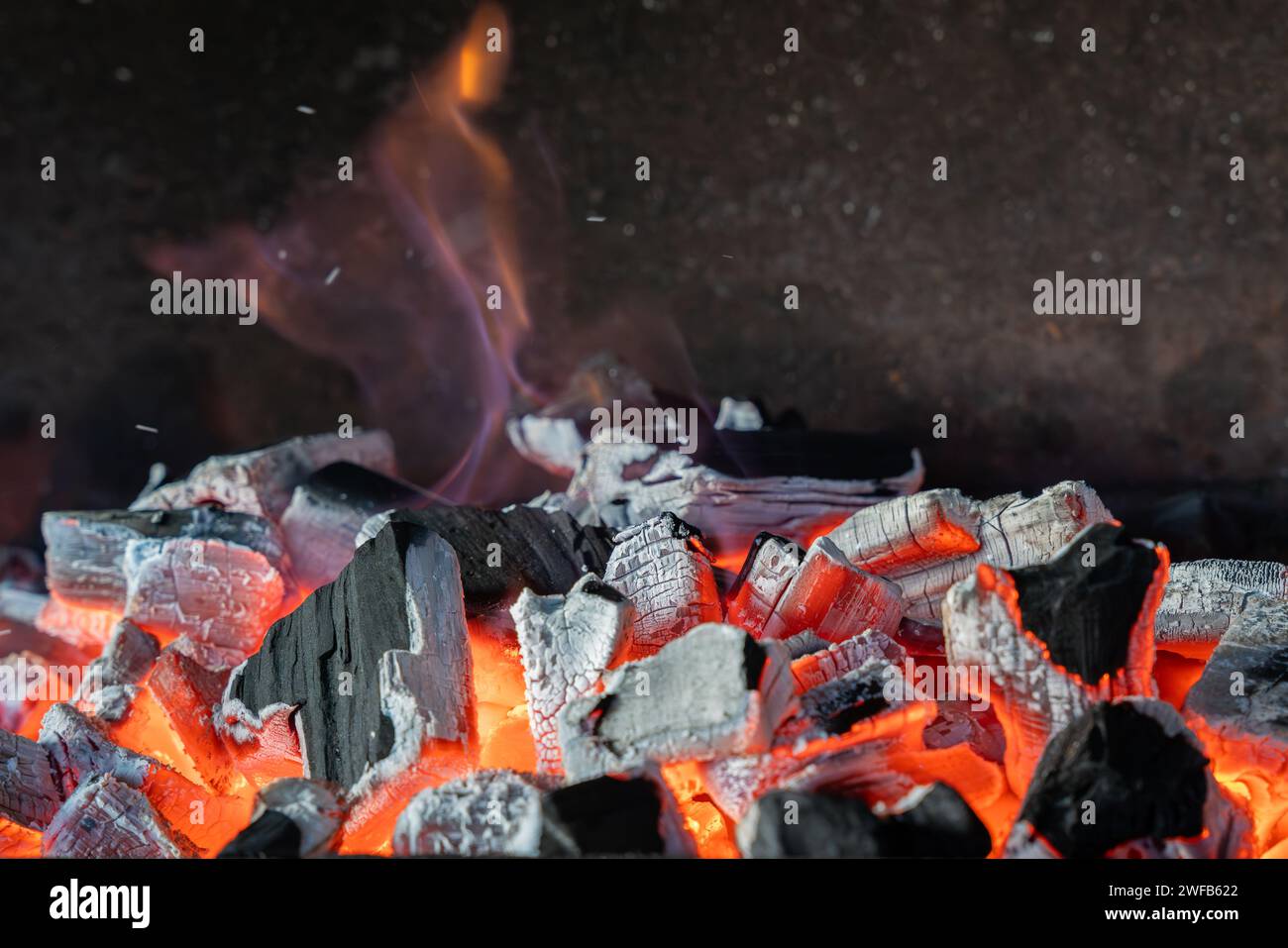 Hot coals close hi-res stock photography and images - Alamy