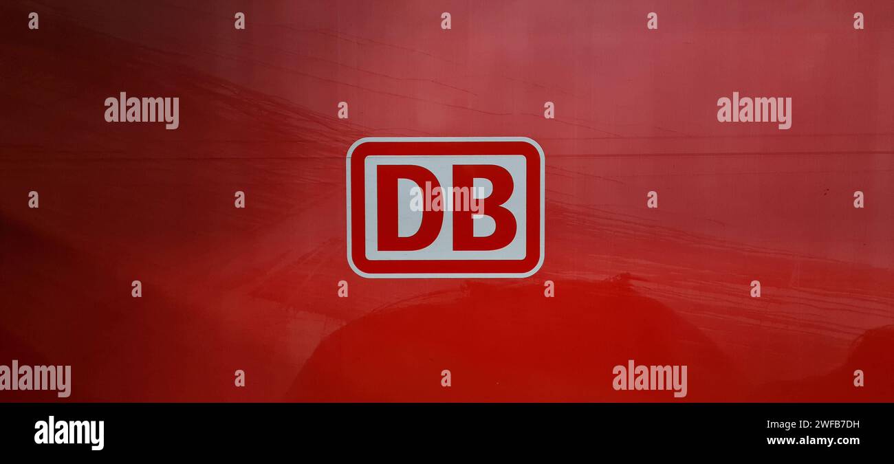 E-Lok der Deutschen Bahn AG am Hamburger Hauptbahnhof Symbolfoto E-Lok ...