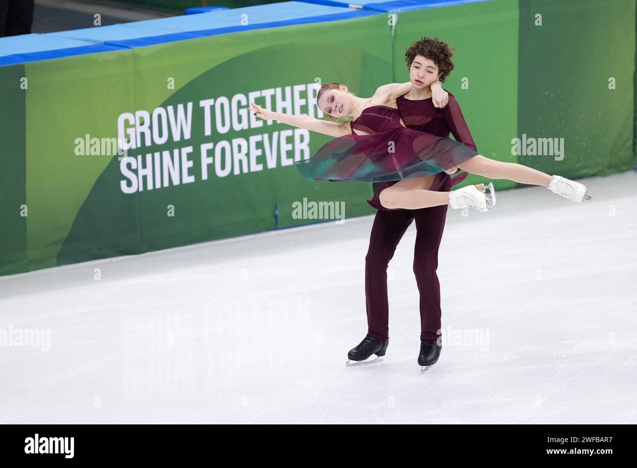 Gangneung, South Korea. 30th Jan, 2024. Olivia Ilin (front)/Dylan Cain ...