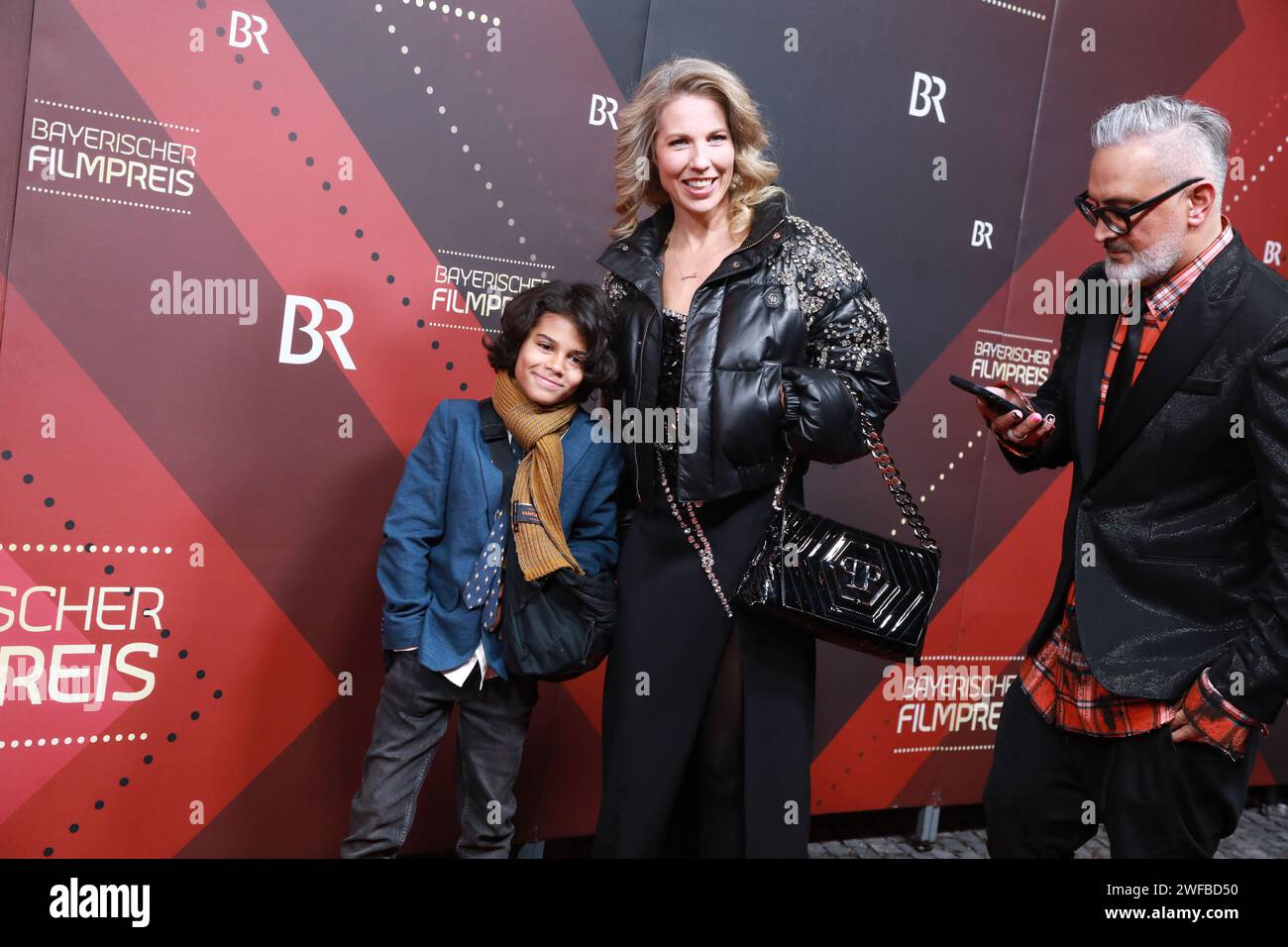 Fabrice, Fab, Morvan Ehefrau Tessa und Sohn Sacha bei Verleihung des 45 ...