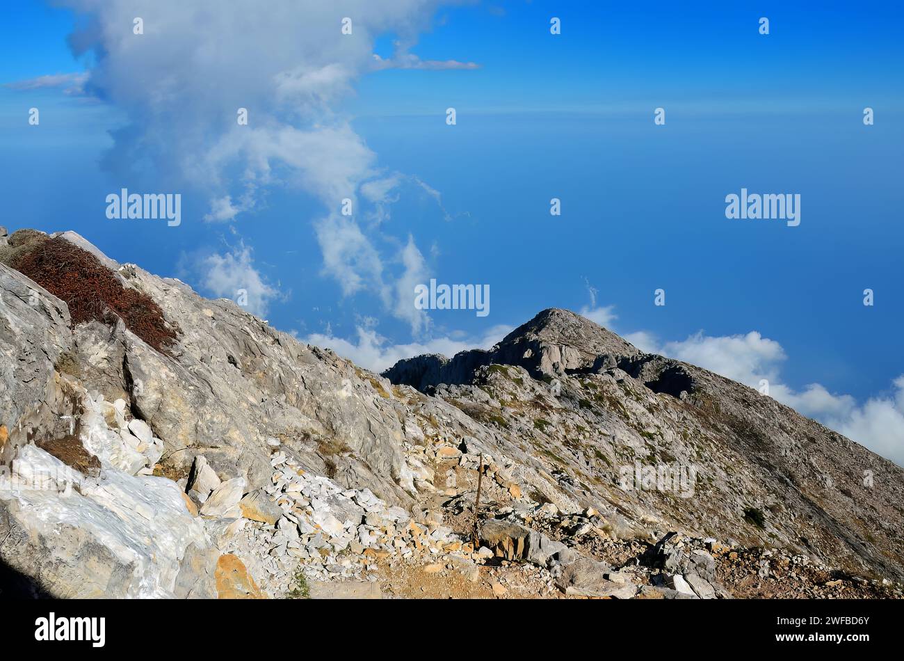 Azure sky hi-res stock photography and images - Alamy