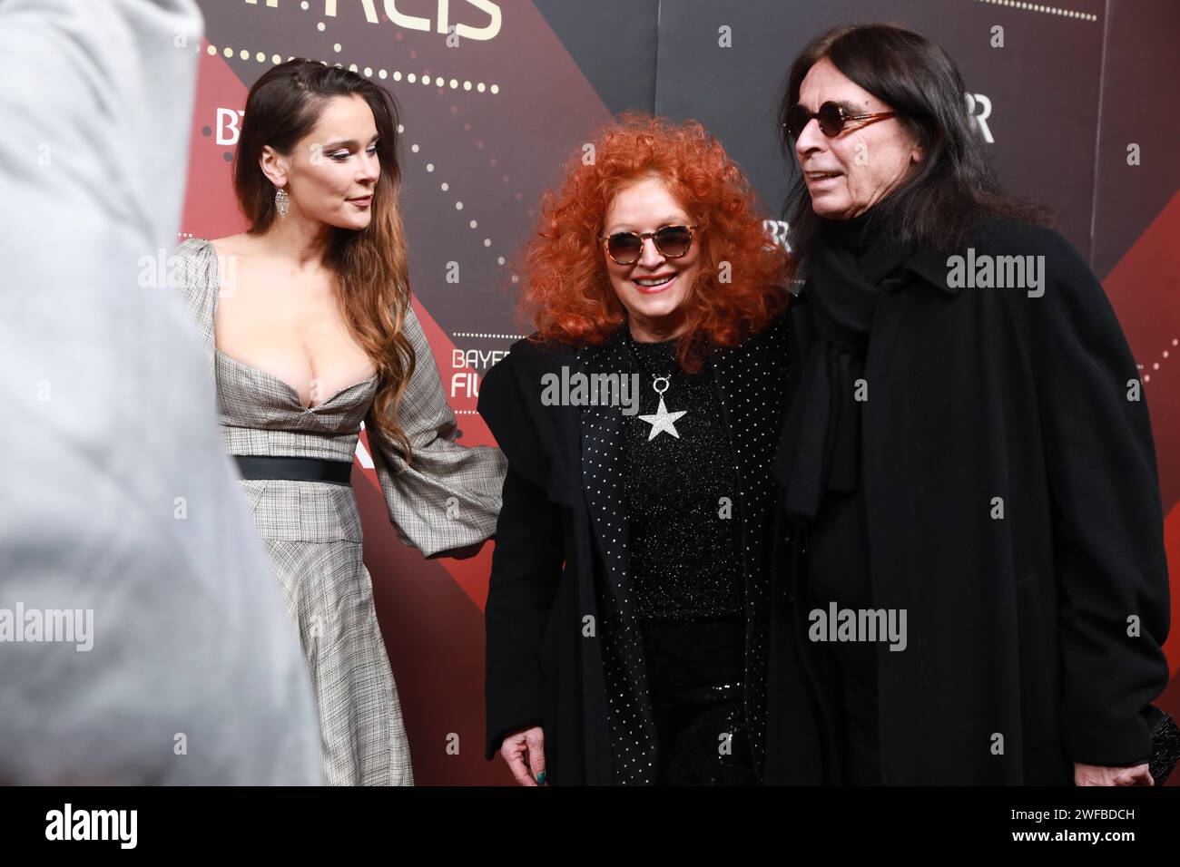 Bella Dayne, Milli Segieth und Ferdinand Forster bei der Verleihung des ...