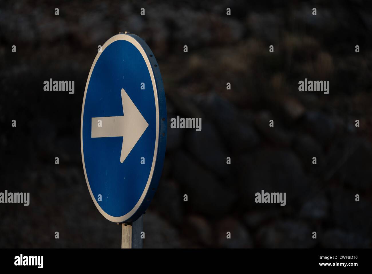 A blue sign with a white arrow pointing upwards Stock Photo - Alamy