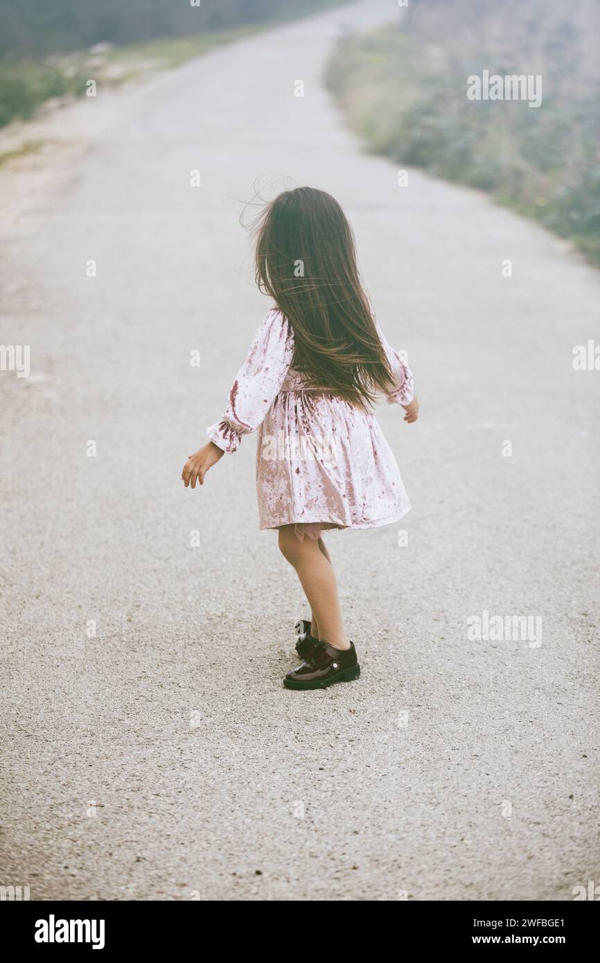 5 years old girl outdoors Stock Photo - Alamy