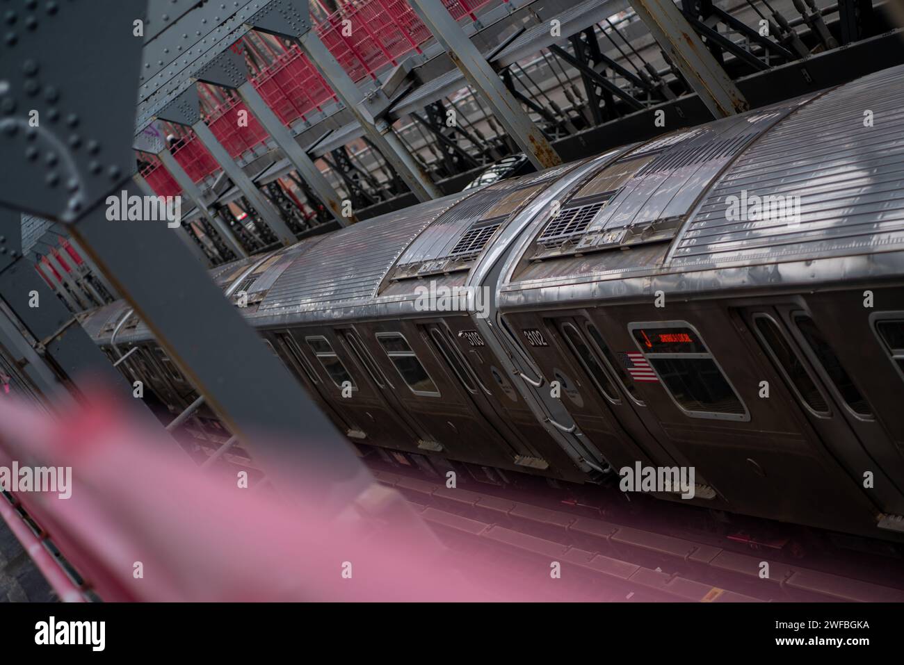 Williamsburg bridge subway hi-res stock photography and images - Alamy
