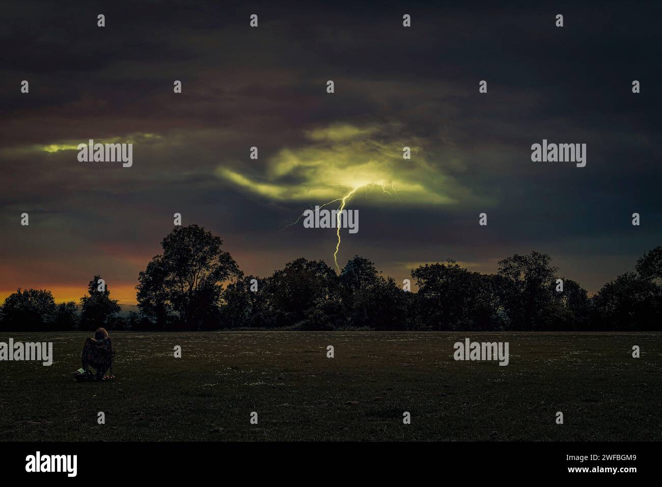 Lady watching lightning hi-res stock photography and images - Alamy
