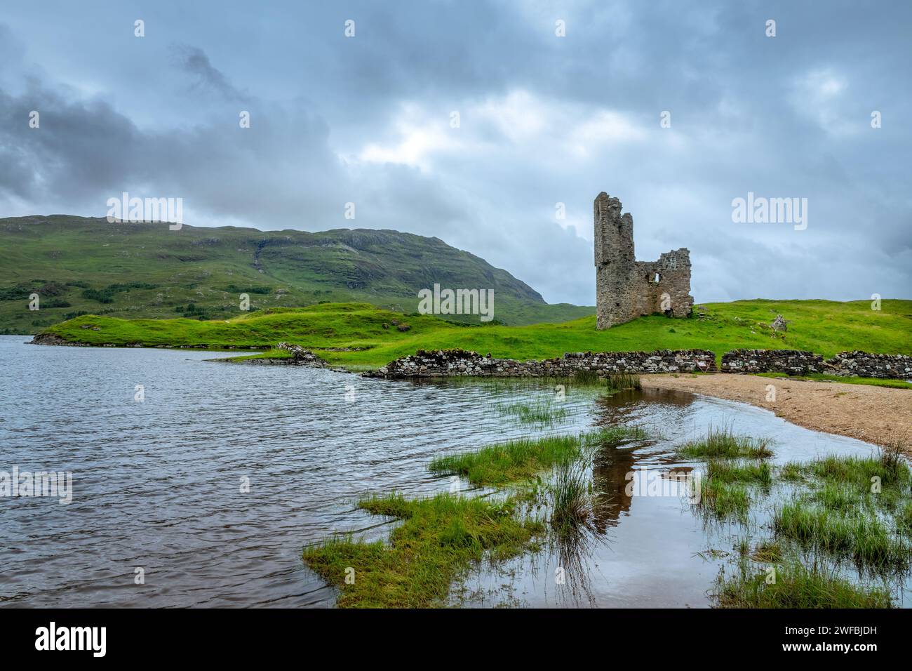 Old ruins of Ardvreck castle at Loch Assynt, North West Highlands ...