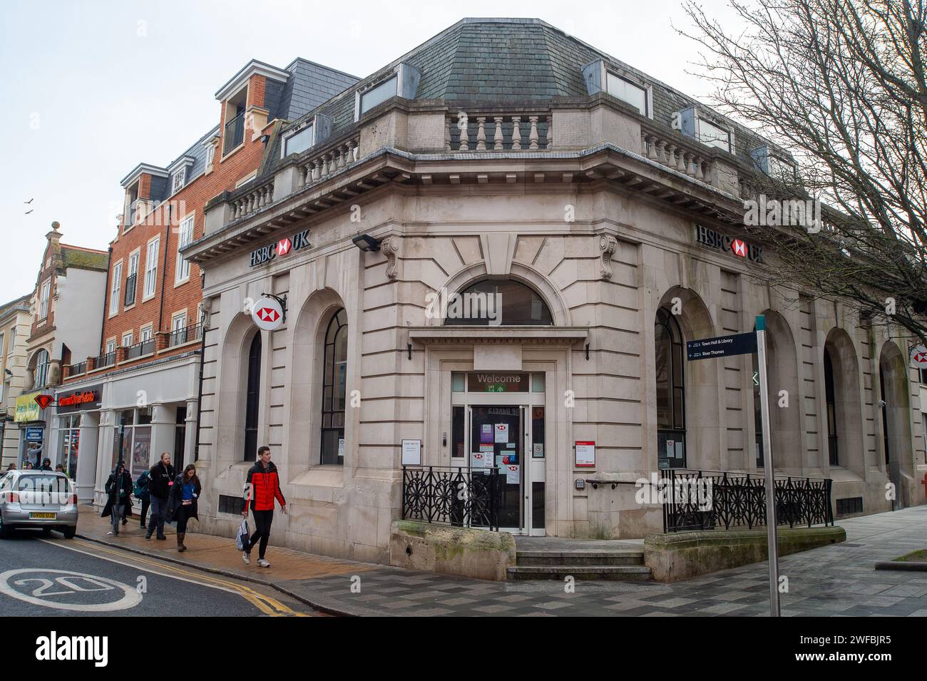 Savers 2024 hi-res stock photography and images - Alamy