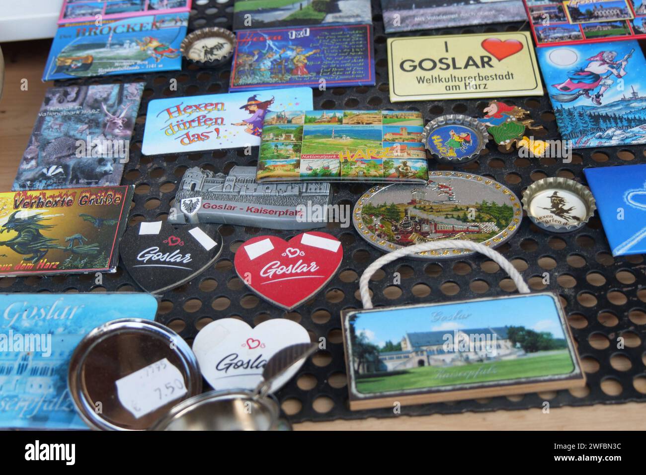 Souvenirs als Mitbringsel aus dem Harz. Hexe, Brockenhexe, Harzhexe ...