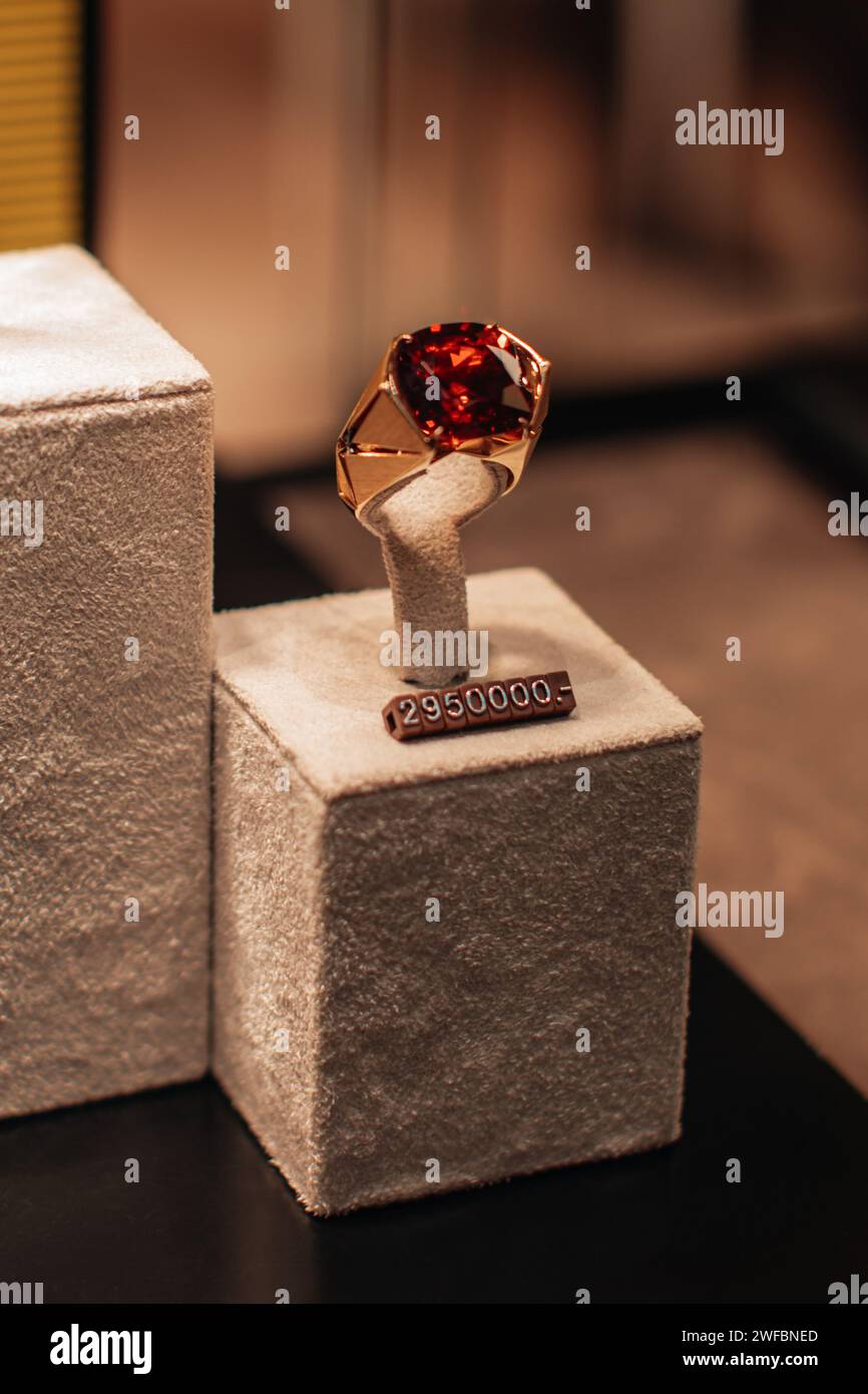 Gold ruby ring hi-res stock photography and images - Alamy
