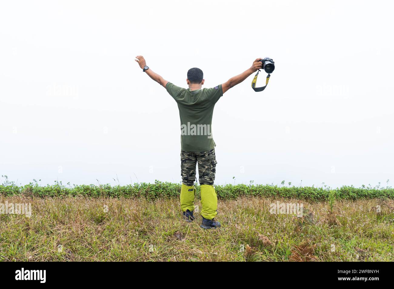 Photographer Mountain Trekking in Waynad wild life Sanctuary. 07 ...