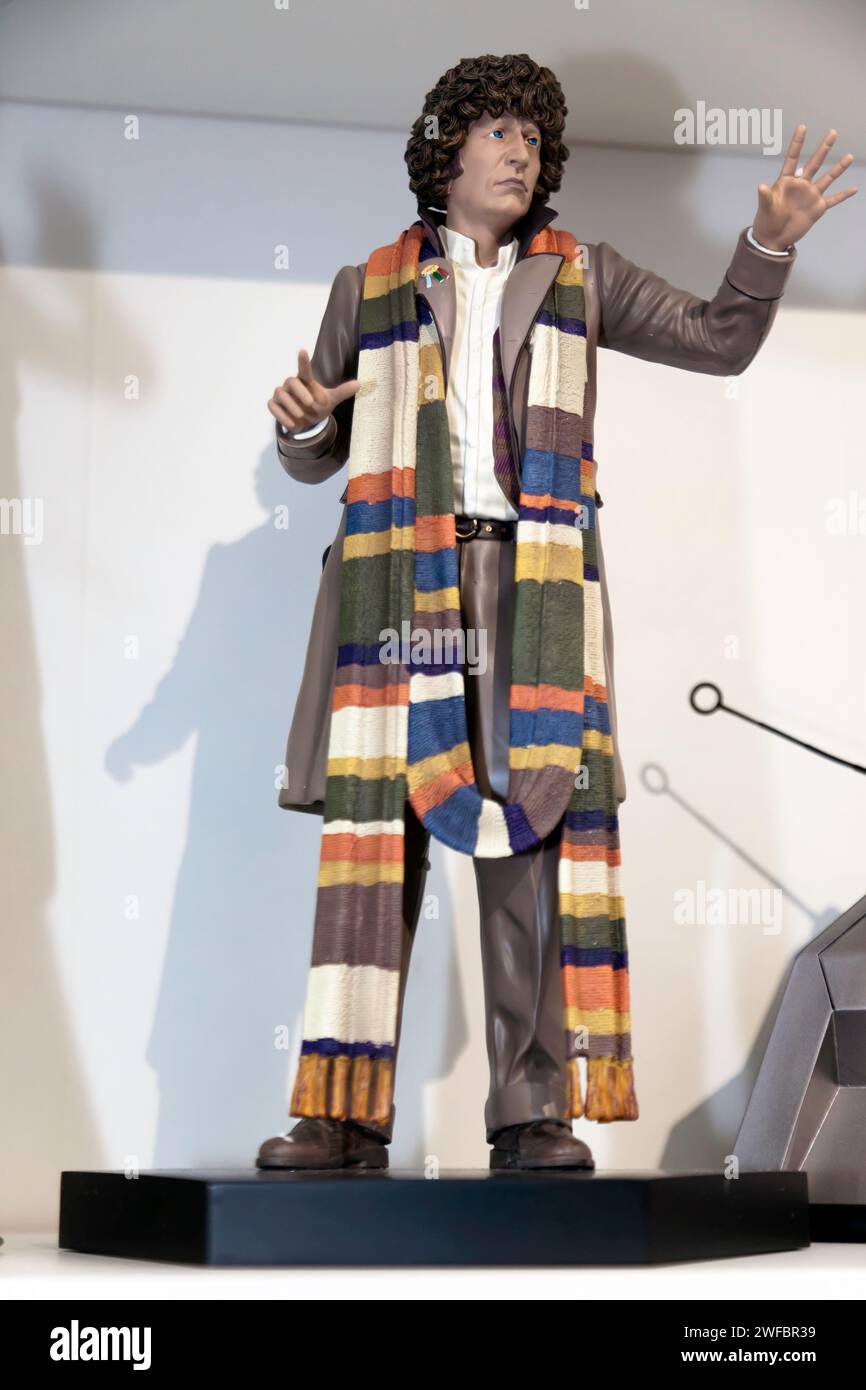 The Fourth Doctor from DR Who (Tom Baker), Mega Edition Statue, on ...