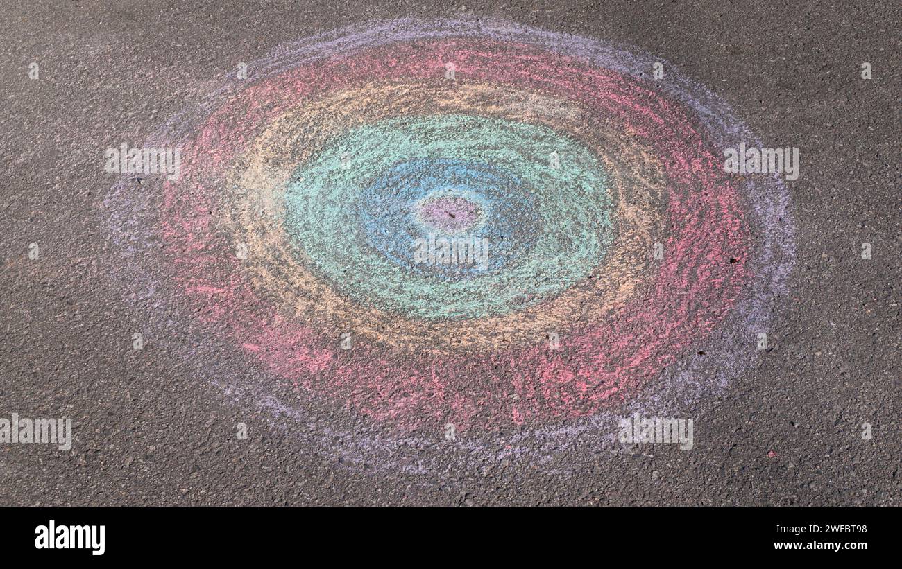 Chalk color concentric circles on the ground Stock Photo - Alamy