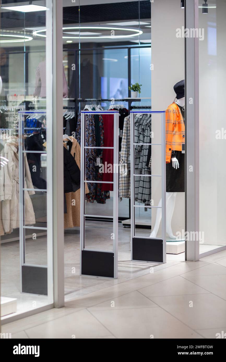 Security guard in a store hi-res stock photography and images - Alamy